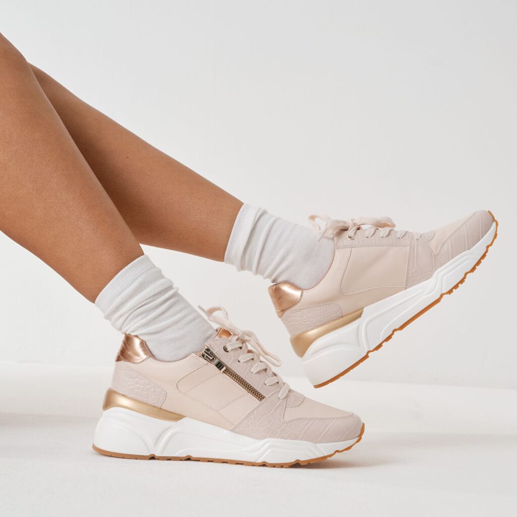 CALL IT SRING WITH THESE NEW SNEAKERS THAT SPARKLE