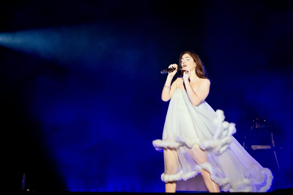 Lorde: A Guide To Her Style Evolution - Fashion