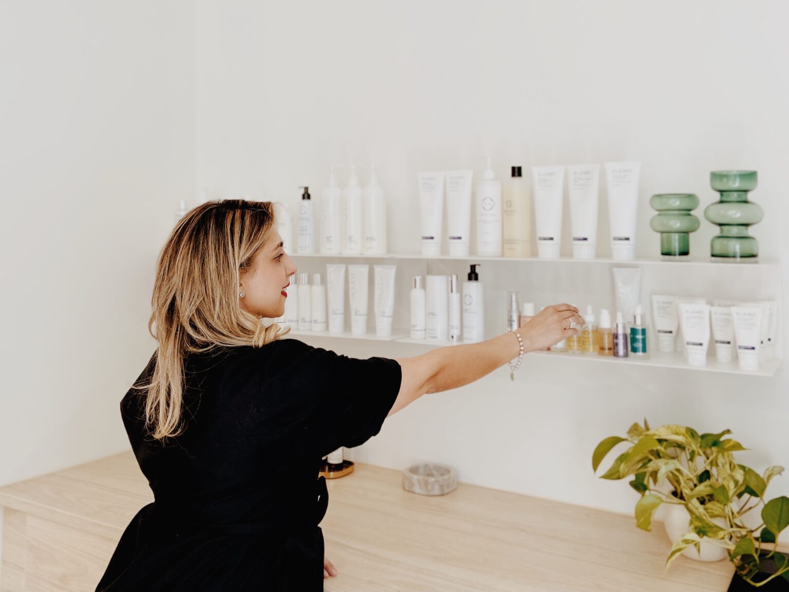 HOLR Chats: Vee Mistry, Founder of SKINBYVEE