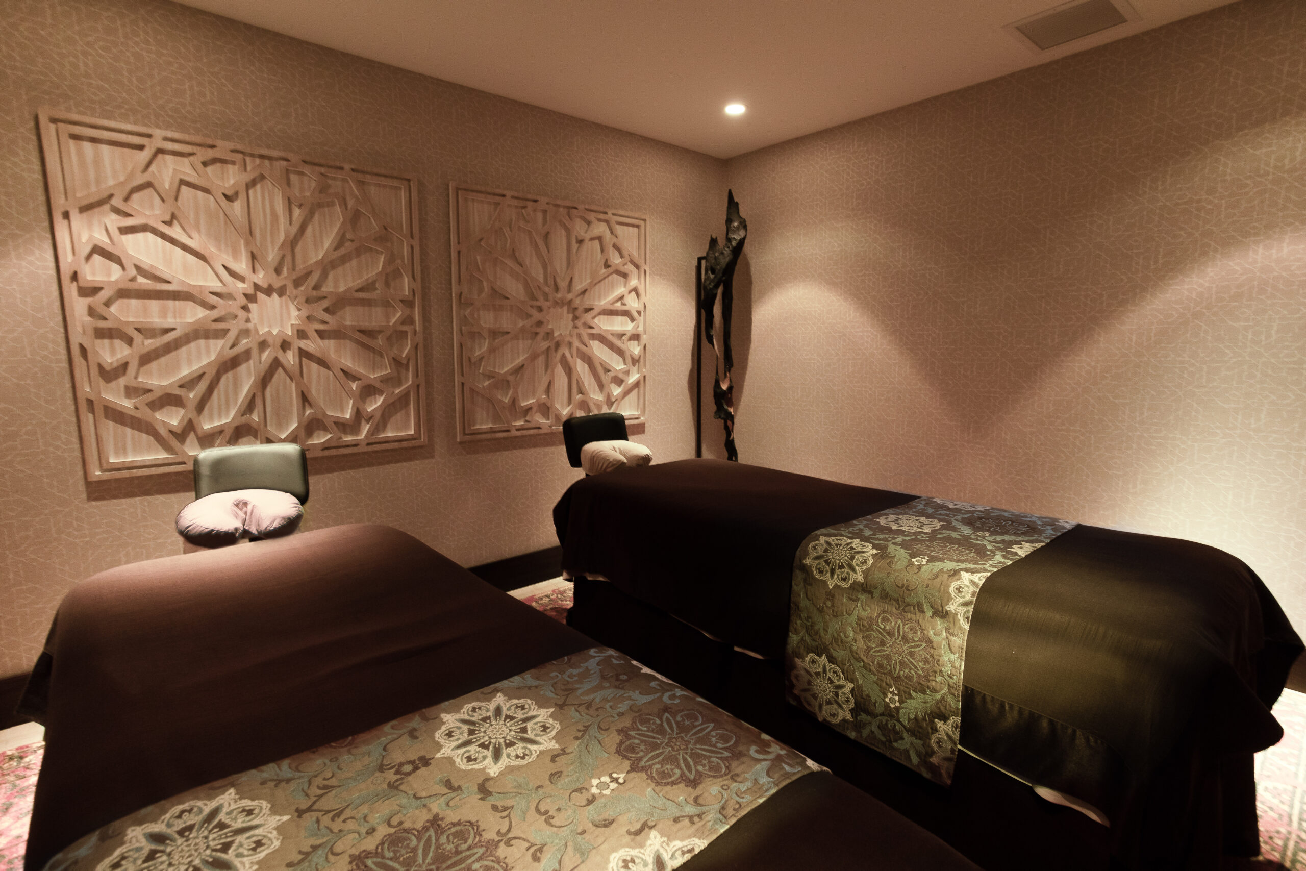 All About The Miraj Hammam Spa’s Dead Sea Salt Scrub & Wrap By Charme D ...