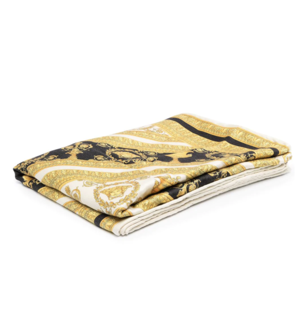 Designer Throws To Stay Warm And Cozy With This Winter