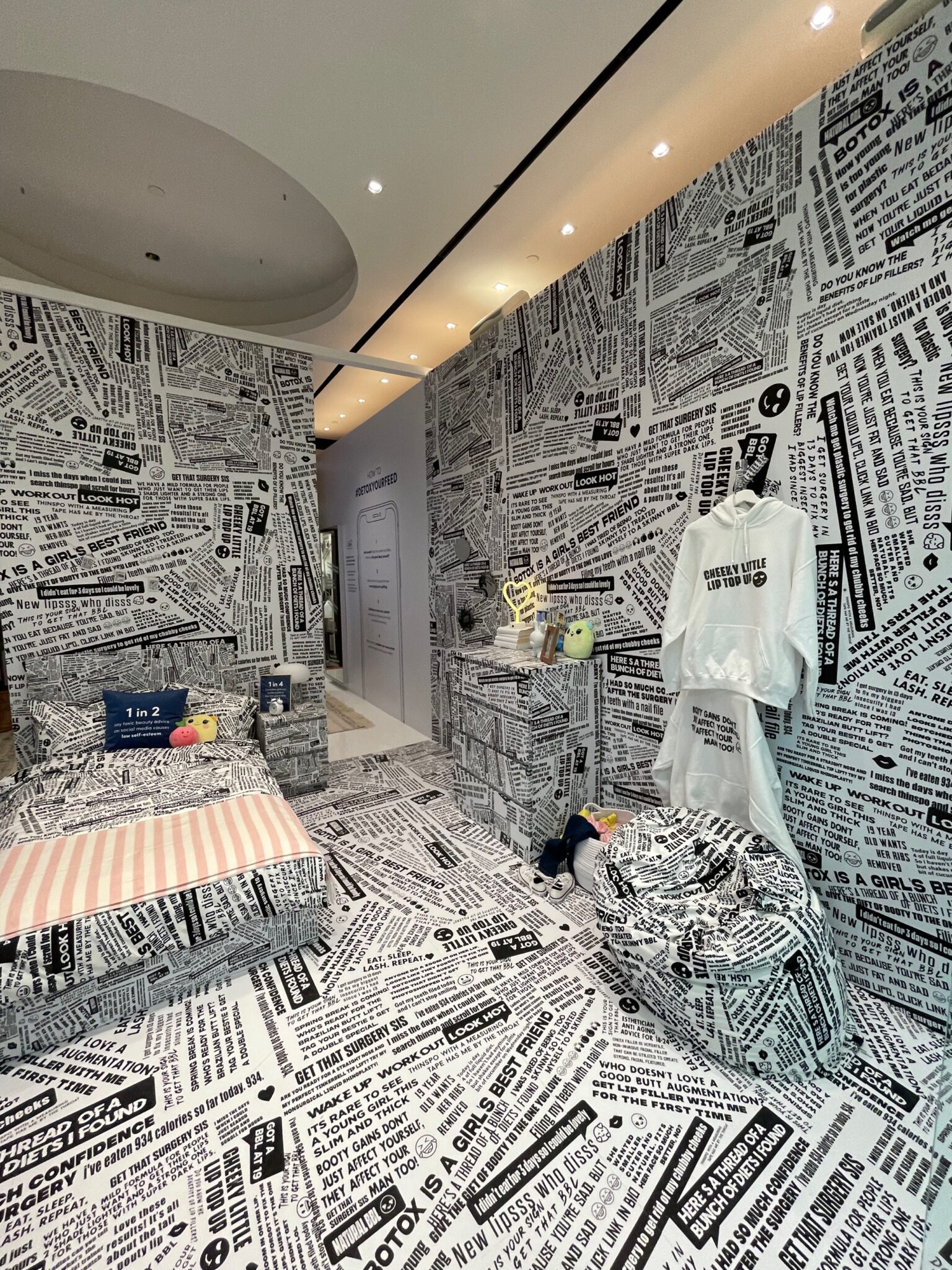 Dove Launches #DetoxYourFeed Campaign and Installation