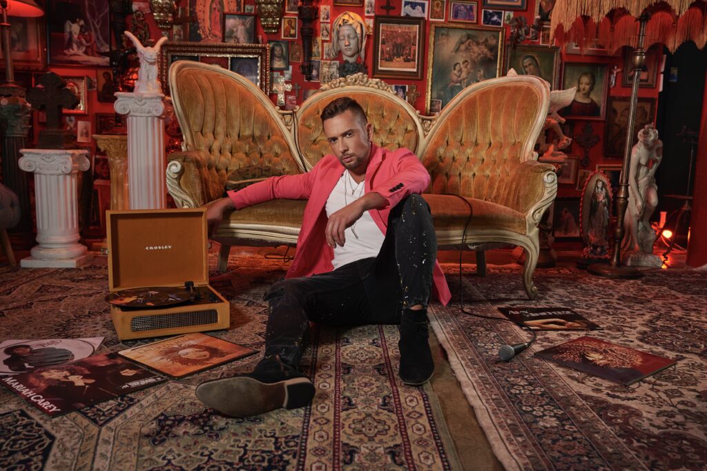 10 Famous Celebrities Who Use Fountain Pens