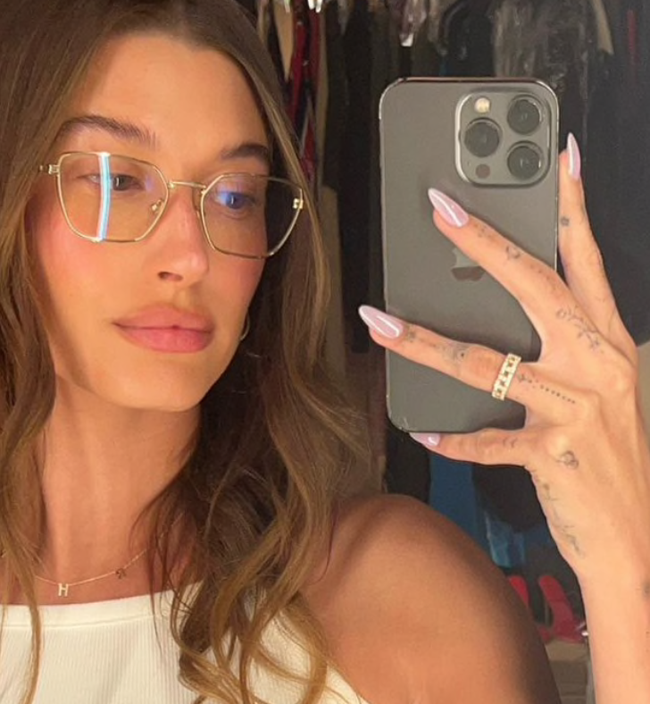 All About Hailey Bieber's Glazed Donut Nails Plus How To Rock The Viral ...