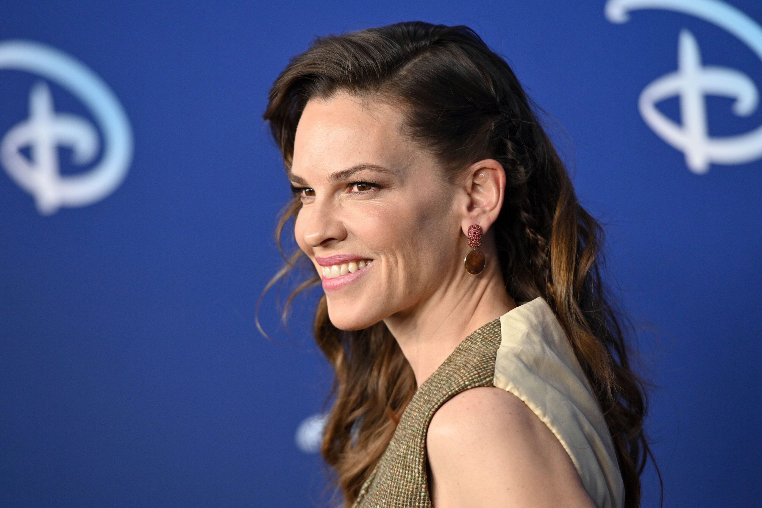 Pregnant Hilary Swank Respects Women's Bodies