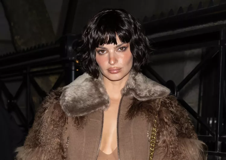 Emily Ratajkowski Hair Debut