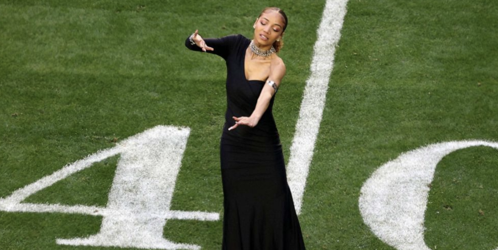 Rihanna Super Bowl Sign Language Interpreter Goes Viral
