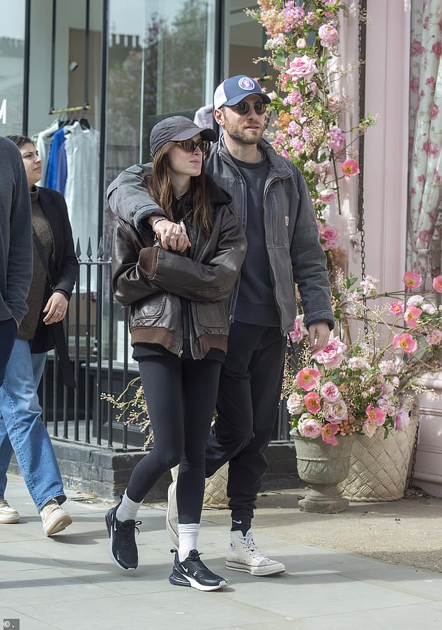 Phoebe Dynevor Cameron Fuller Dating Rumors
