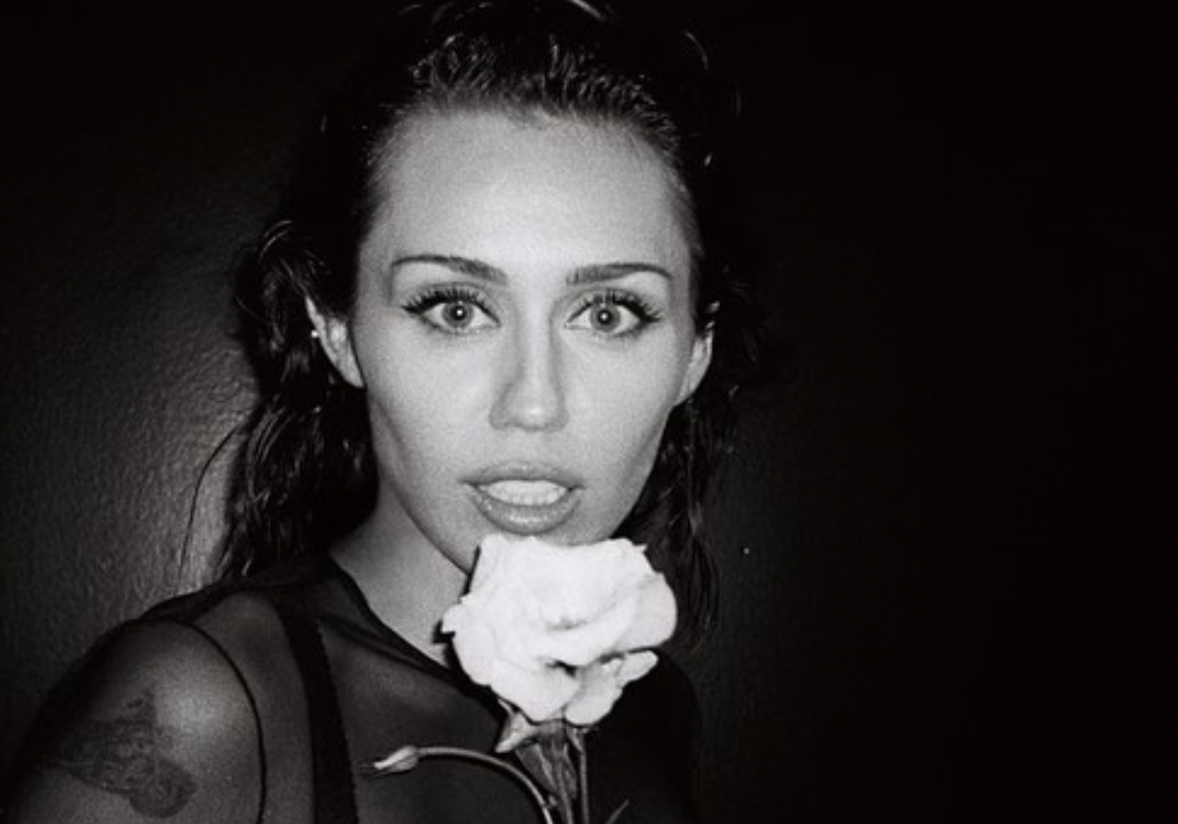 Miley Cyrus Flowers First Grammy Win And Performance