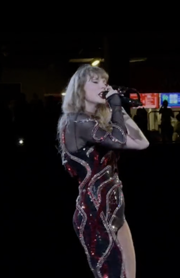 Ia Taylor Swift OK? Singer Seen Coughing On Tour Sick Alleged