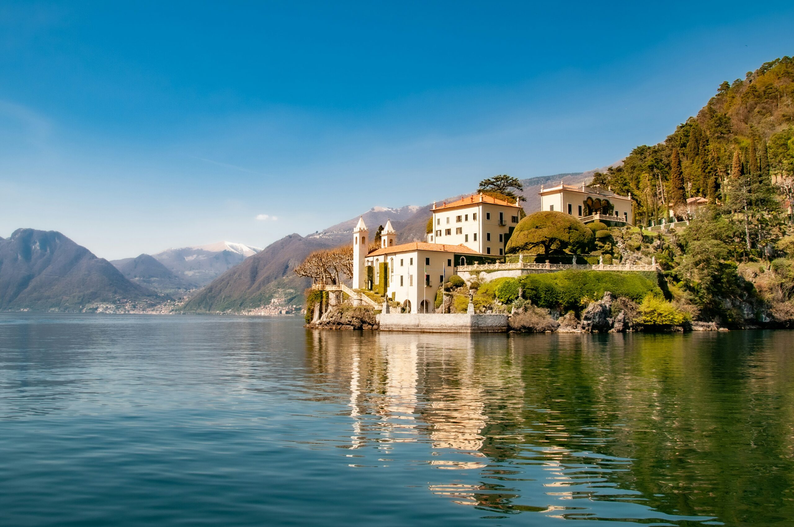 Unraveling the Allure of Lake Como: A Luxurious Lakefront