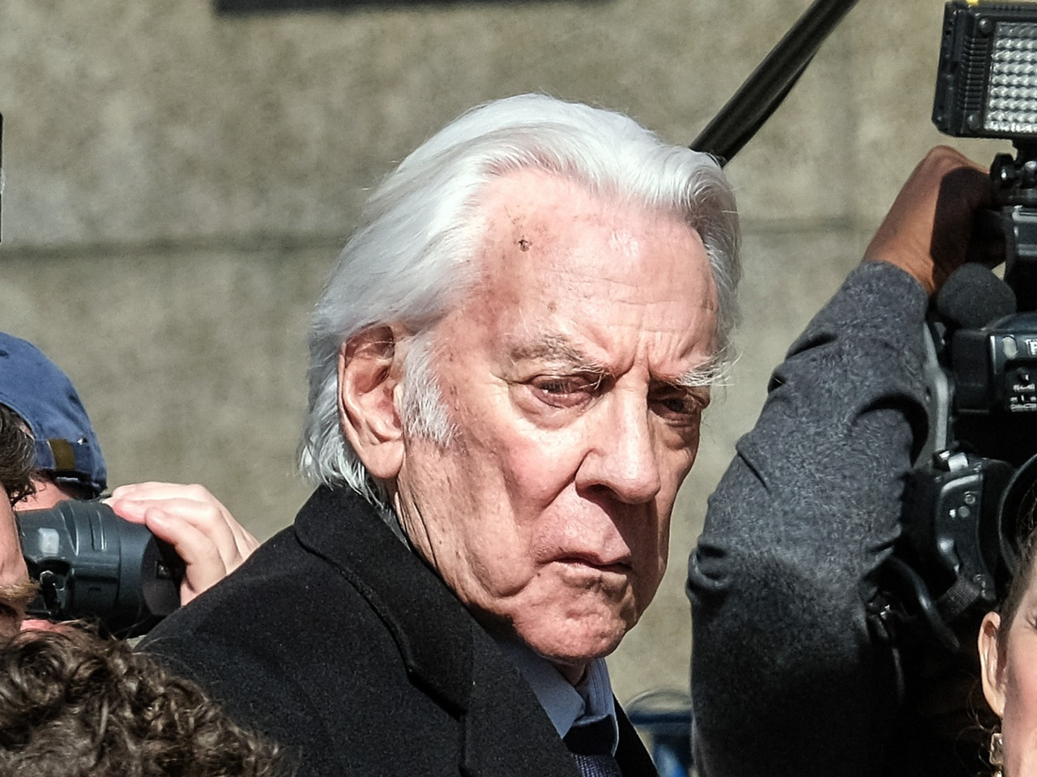Kiefer Sutherland Praises Late Father Donald Sutherland