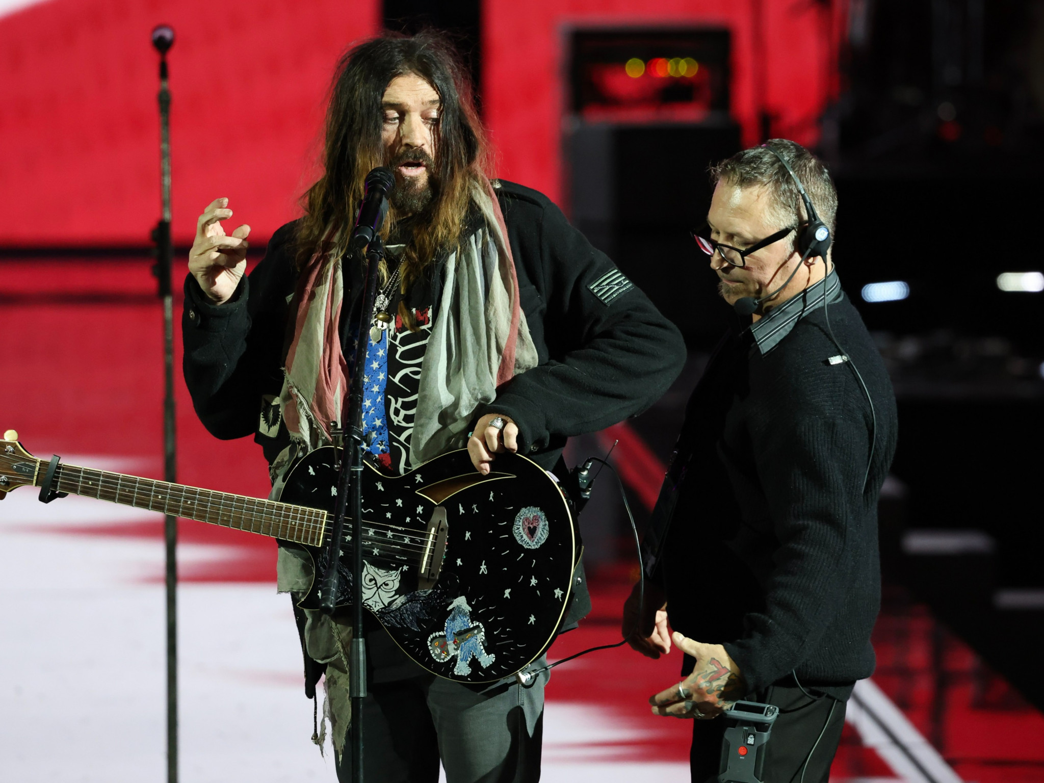 Billy Ray Cyrus Faces Technical Glitches During Liberty Ball Performance