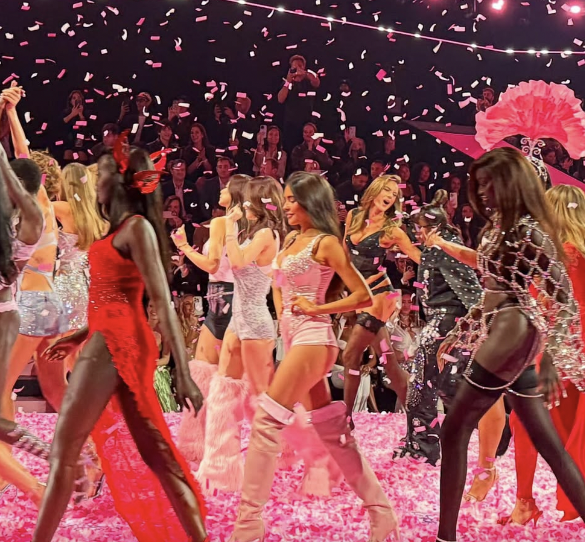 Get The Look: Madison Beer Victoria's Secret 2025 Show Outfit